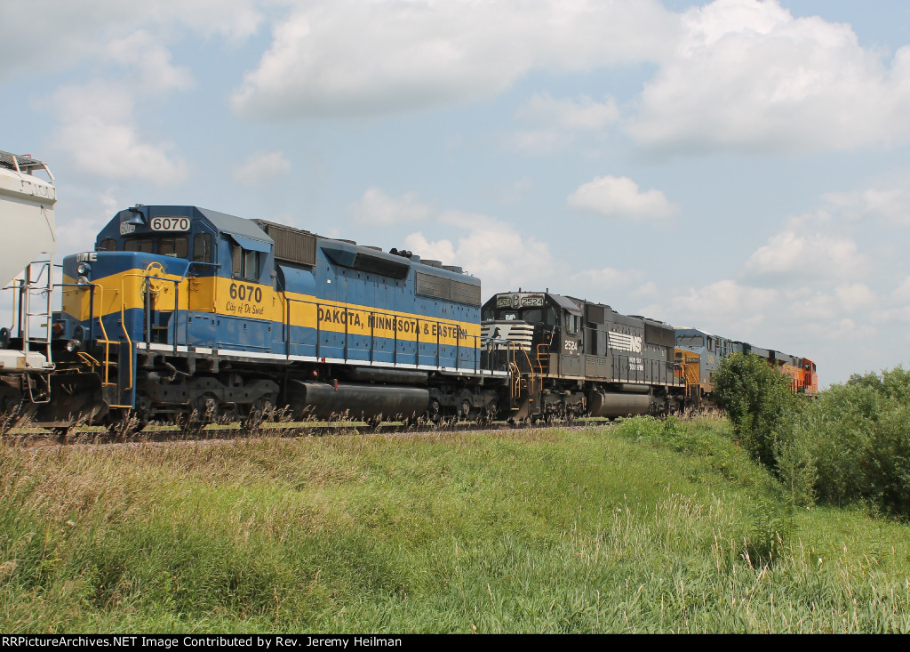 BNSF 6575 & others (1)